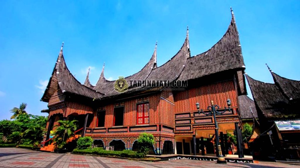 Bagian Rumah Gadang Sejarah Keunikan, Fungsi, Bagian & Maknanya 2022 ...